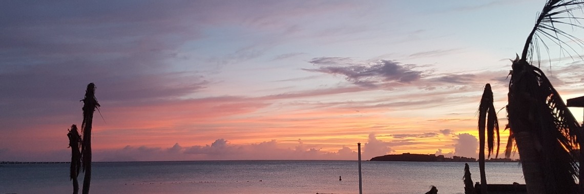 Avondrood. Water in de sloot #Orkaan #Maria - Yoors Avondrood. Water in de sloot #Orkaan #Maria - Yoors